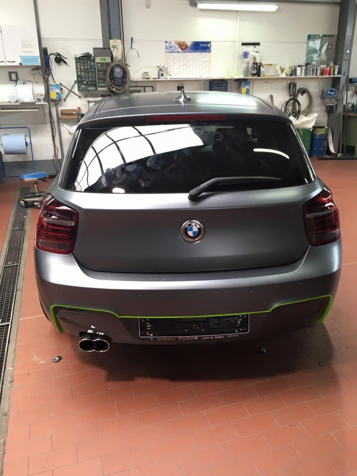 BMW 1er 135 Anthrazit Matt Metallic + giftgrüne Details - LP-Foil.de